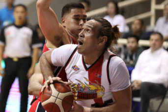 Ika-6 diretsong PBA season MVP award nakuha ni Fajardo | Bandera