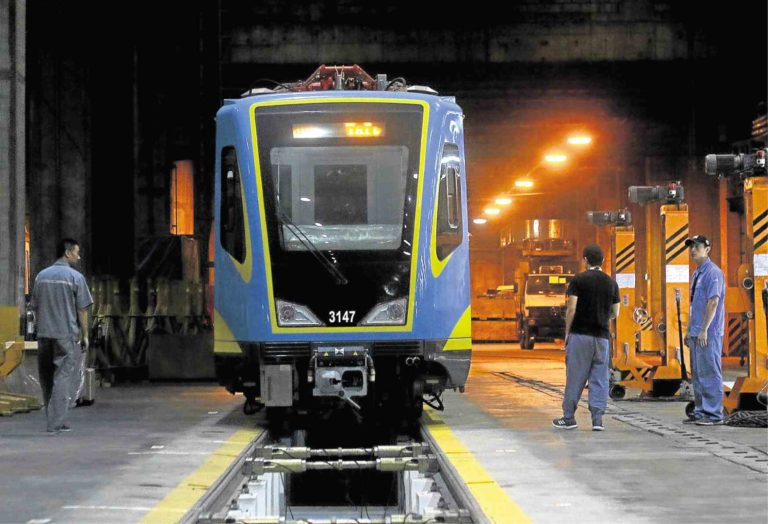 Mga babae libre sa MRT-3, LRT-2 sa March 8