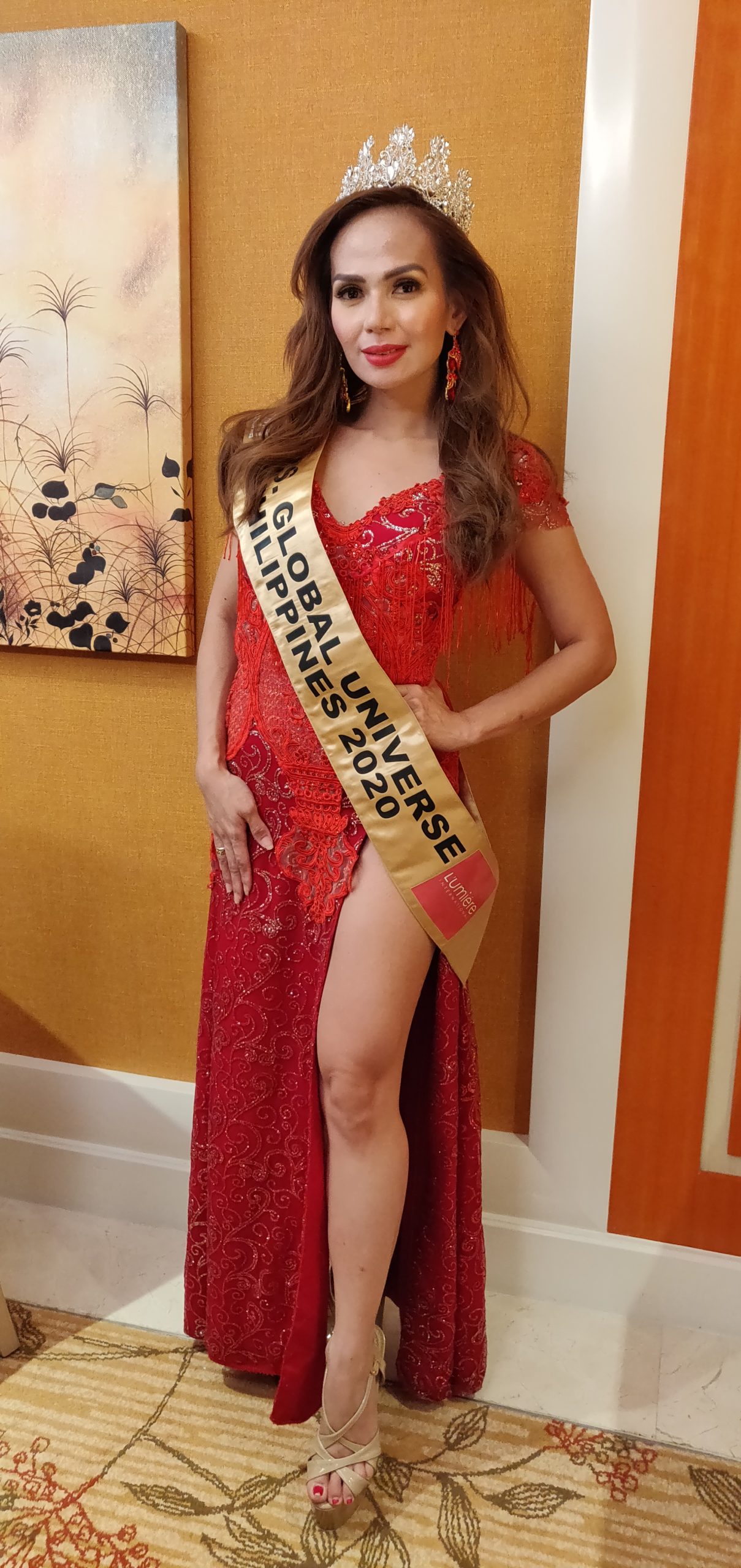 Palitan ng korona sa Mrs. Queen of Hearts PH | Bandera