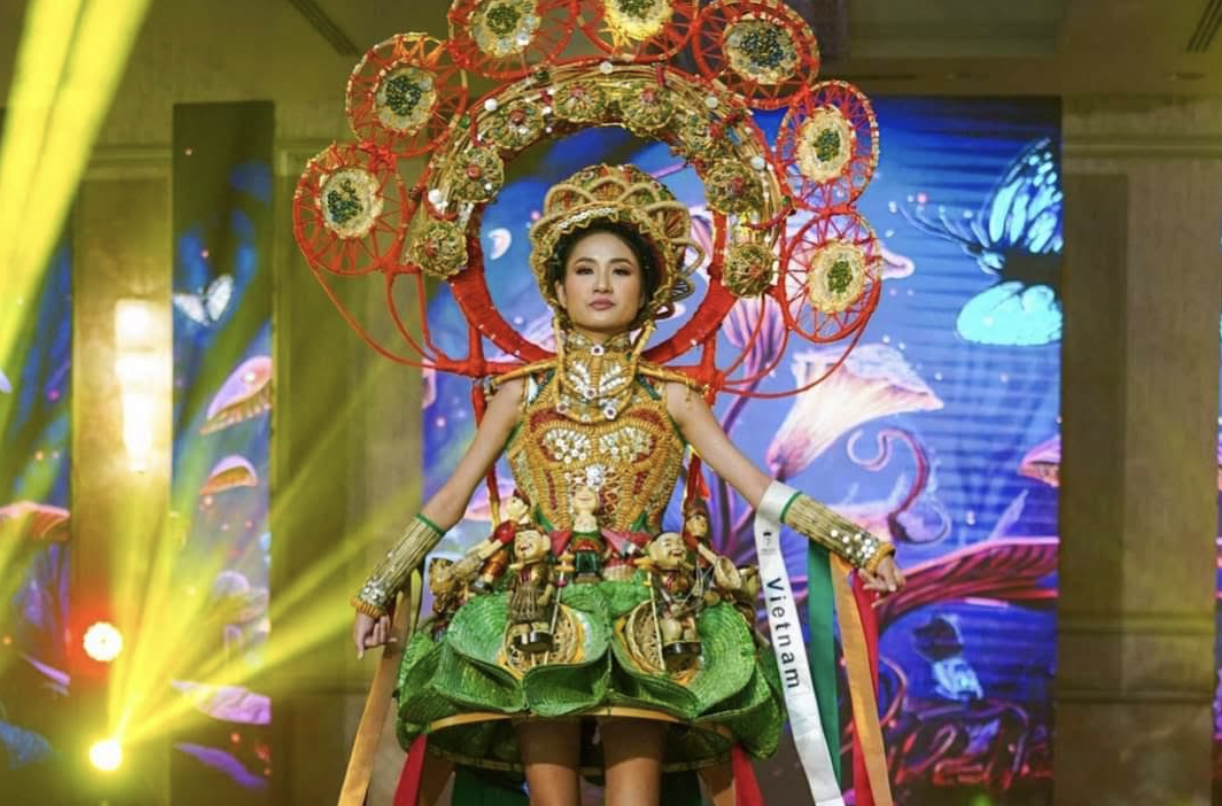 Pinay na si Kathleen Paton isinalin ang korona bilang Miss Eco ...