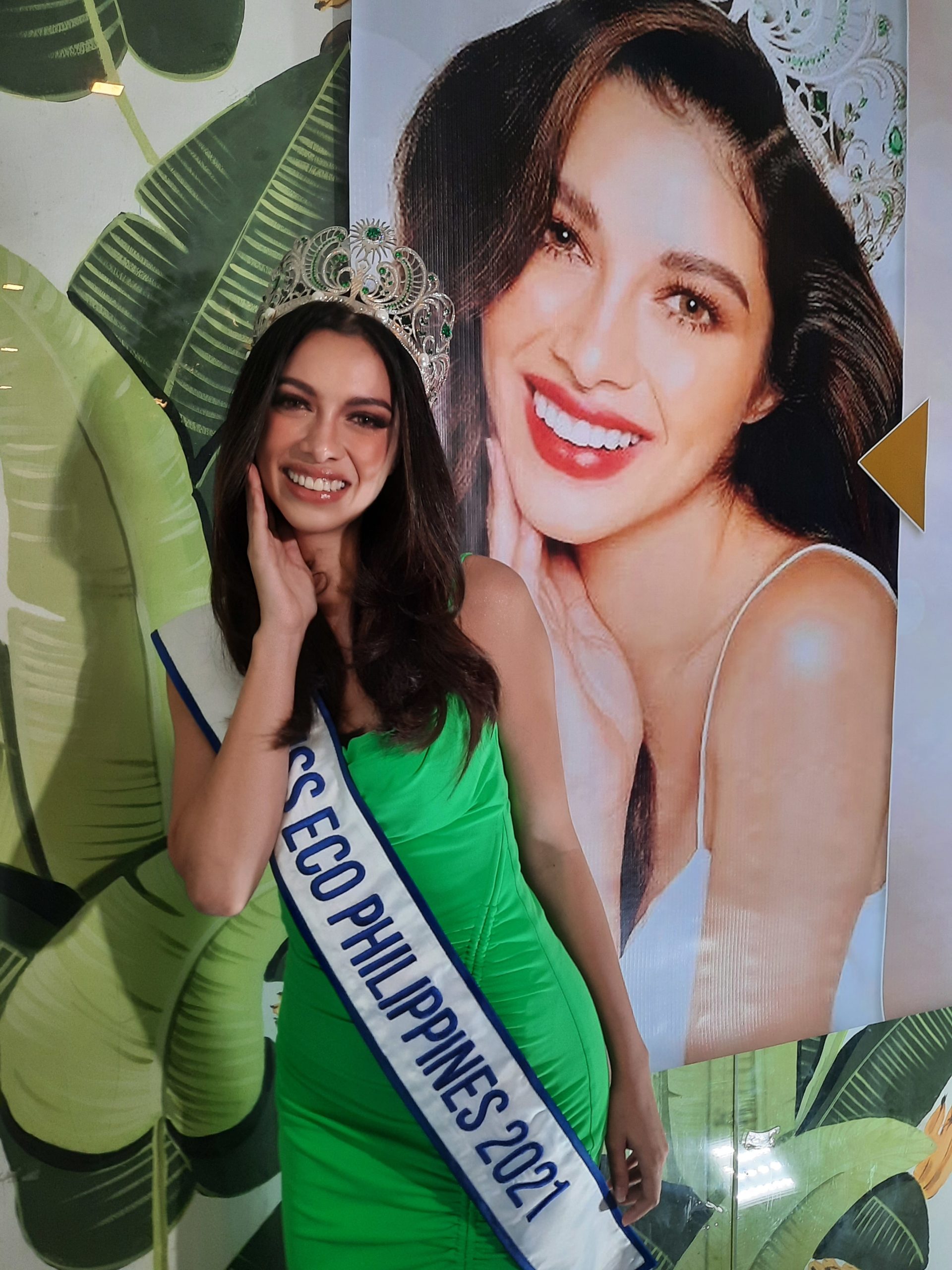 Pinay na si Kathleen Paton isinalin ang korona bilang Miss Eco ...