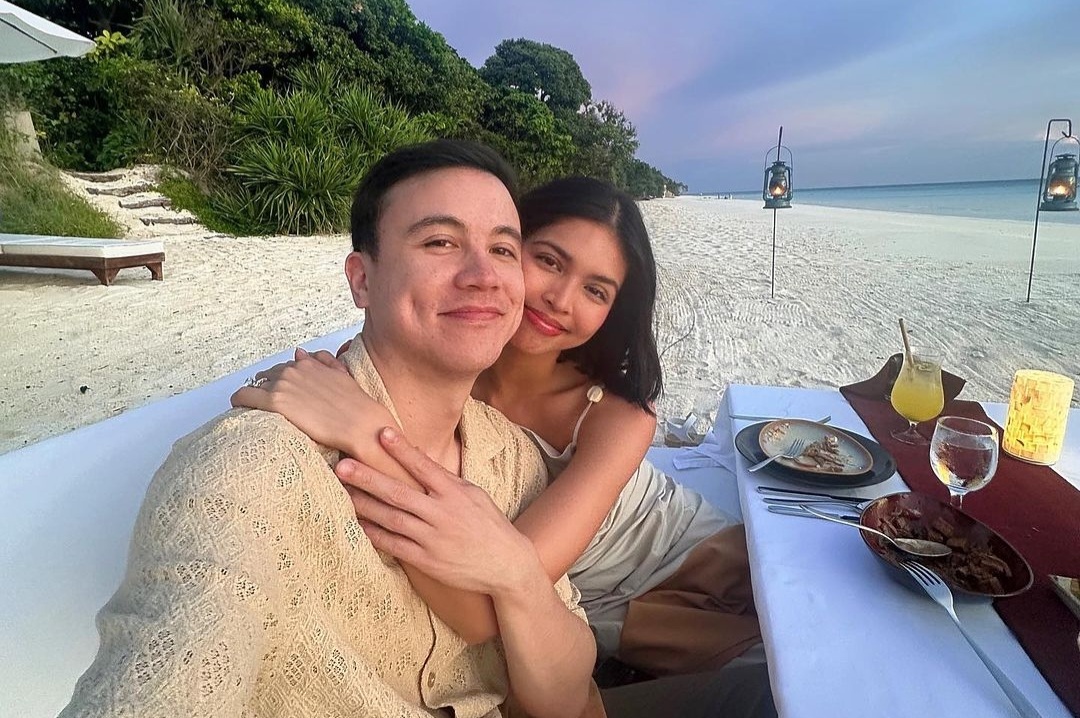 Maine, Arjo nagpakaligaya sa 'paradise', hirit ng mga netizens: '2nd honeymoon yarn!?' | Bandera