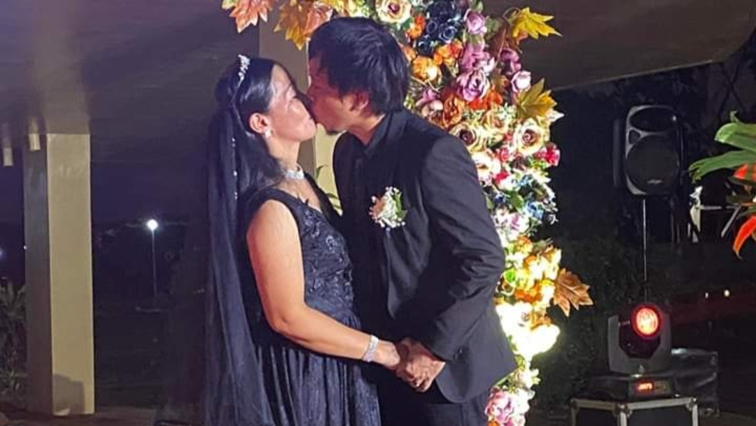 Magdyowa nagpakasal sa sementeryo, lahat ng bisita nakaitim: Hanggang ...