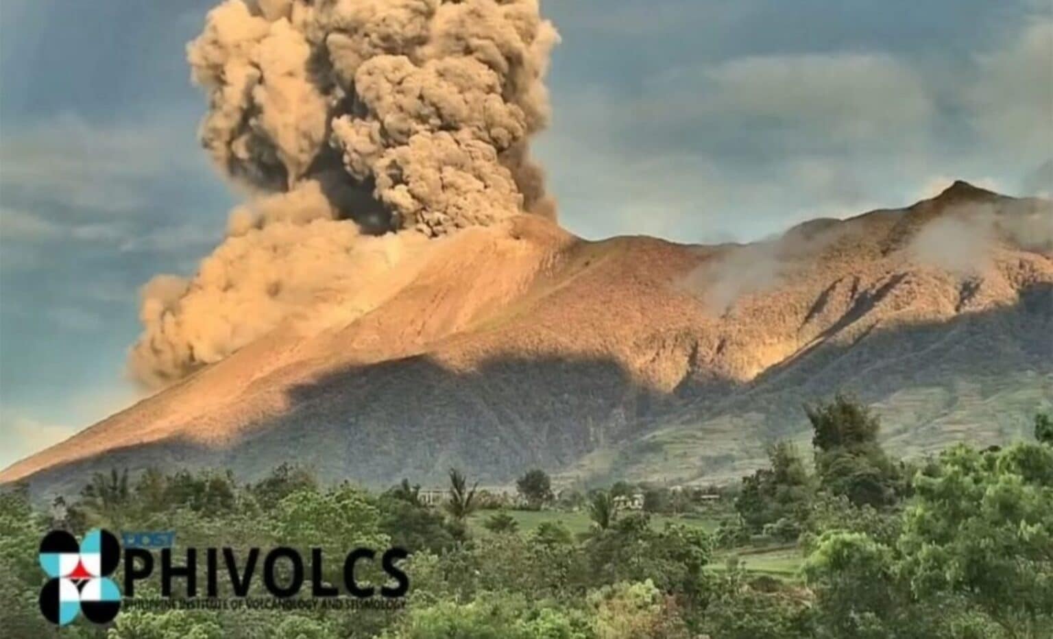 Kanlaon Volcano sumabog, nasa alert level 3 pa rin