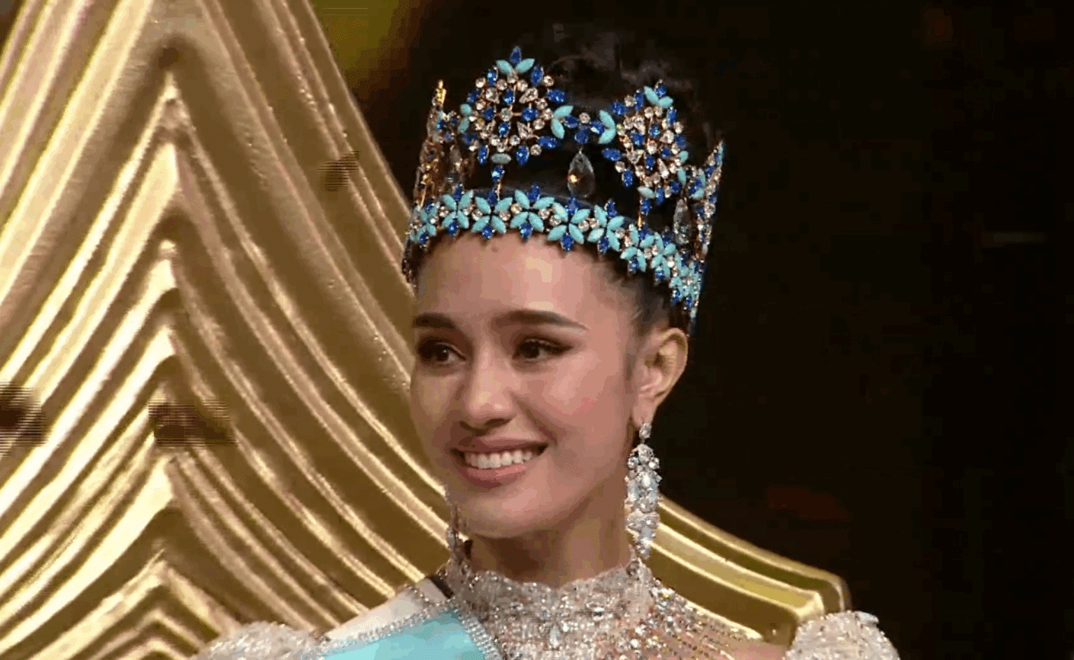 Suchata Chuangsri ng Thailand kinoronahang Miss World 2025