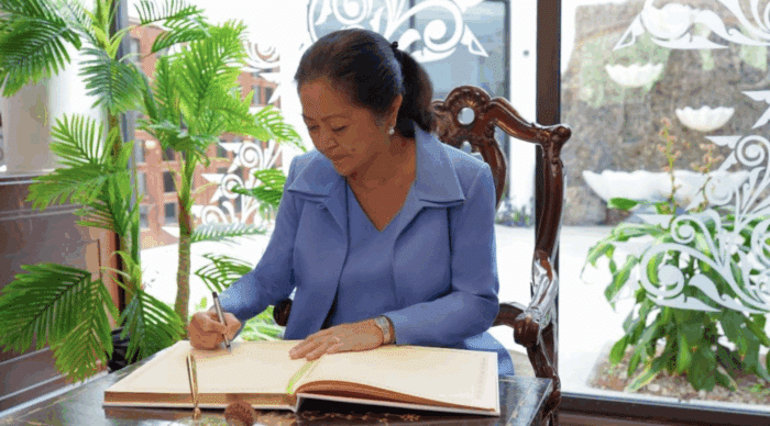 Liza Marcos dinipensahan sa malisyosong blog sa Tantoco death