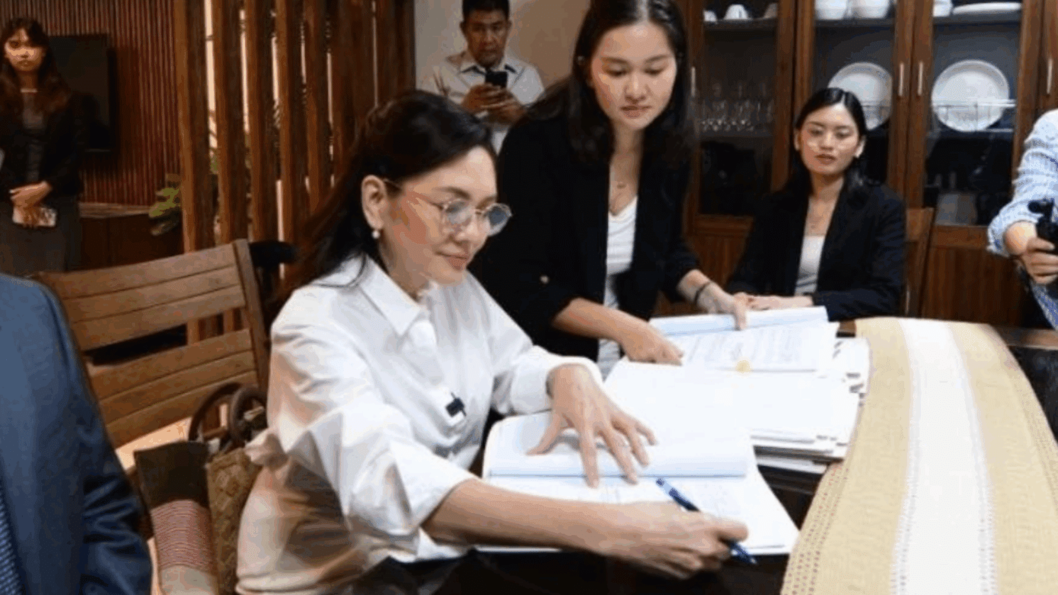 Cyber libel ikinasa ni Hontiveros vs Senate witness, vloggers