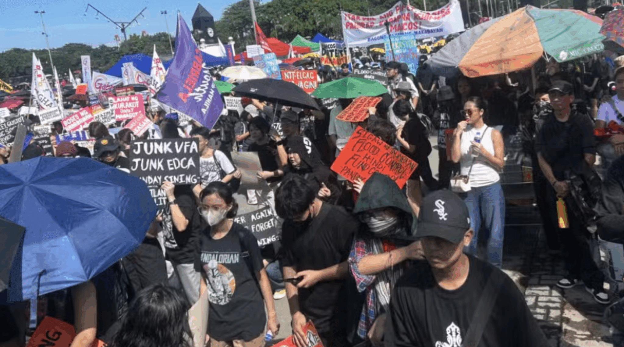 ‘Baha sa Luneta’ protest umarangkada na, dinagsa ng libo-libo